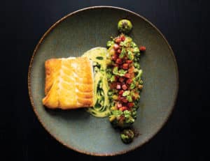Steiktur saltfiskur með basil Hollandaise sósu, gulrótum og chorizo ...